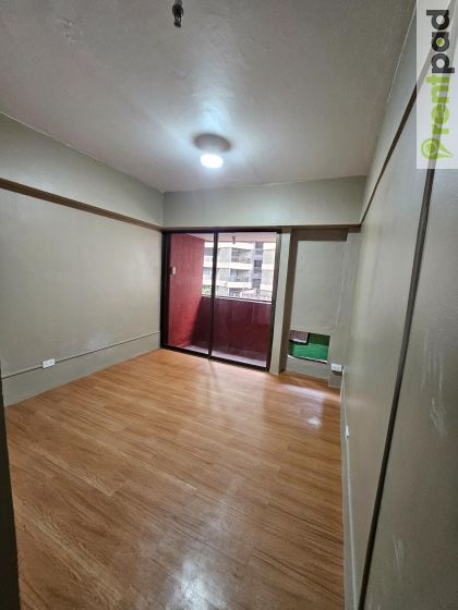 Valero Plaza Studio with balcony #39e56d5937