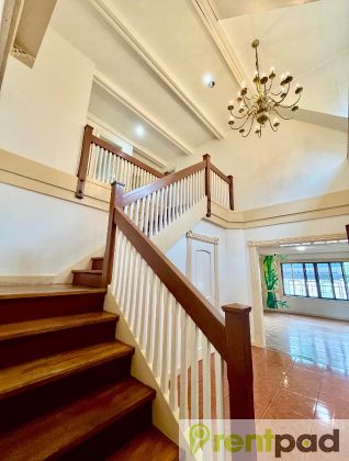Corner House for Lease in High end Village in Qc #85aac30950