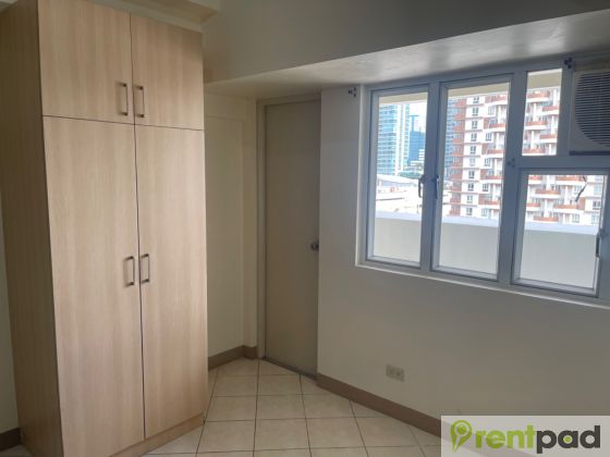 Unfurnished 1 Bedroom Unit with Balcony facing EDSA Greenfield #6bcfa81d0