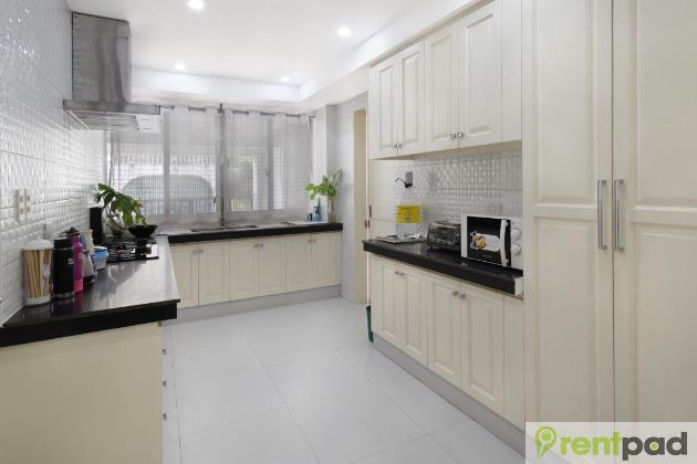 Fully Furnished 4 Bedroom House at DBP Village Las Pinas #b7f8175643