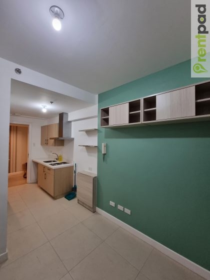 Fully Furnished Studio Type Unit with Balcony for Rent #4f066e9892