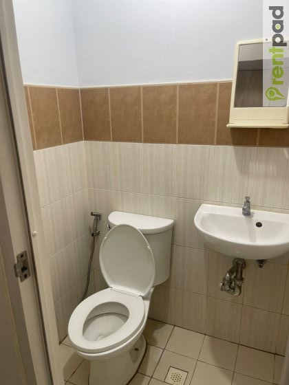 Unfurnished 1 Bedroom Unit with Balcony facing EDSA Greenfield #6bcfa81d0