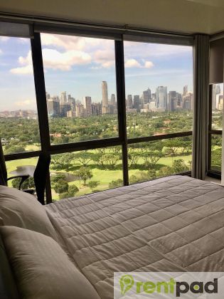 Golf Course View 2 Bedroom Unit for Rent at The Bellagio 3 Bonif ...