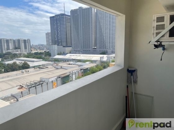 Unfurnished 1 Bedroom Unit with Balcony facing EDSA Greenfield #6bcfa81d0