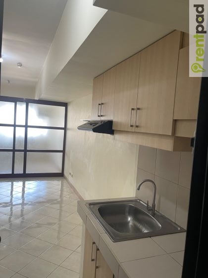 Unfurnished 1 Bedroom Unit with Balcony facing EDSA Greenfield #6bcfa81d0