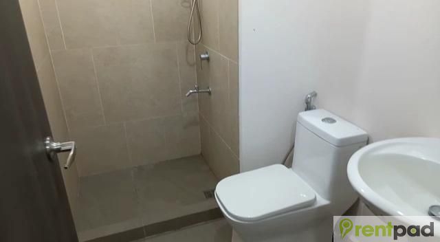 The Rise Studio Pool View Makati Shangri La for Rent #e8bc44f936